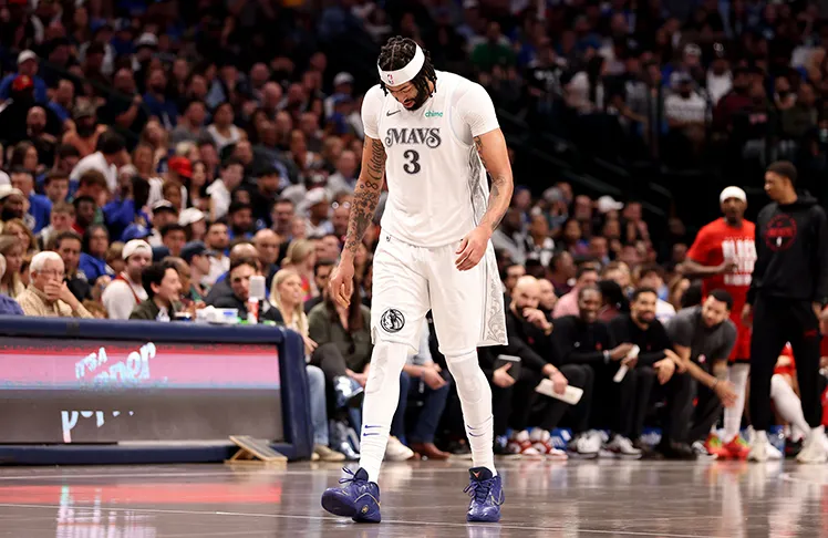 Anthony Davis' First Game with Mavericks Cut Short by Injury - The ...