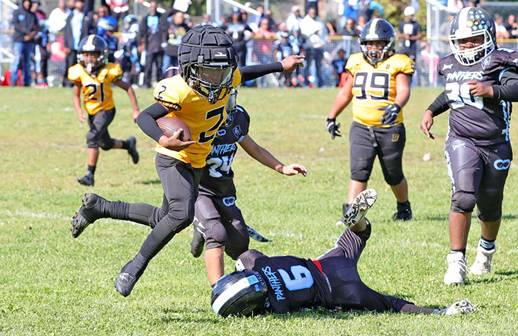 Benson Bruins Run Past CD Panthers, 49–6 - The Seattle Medium